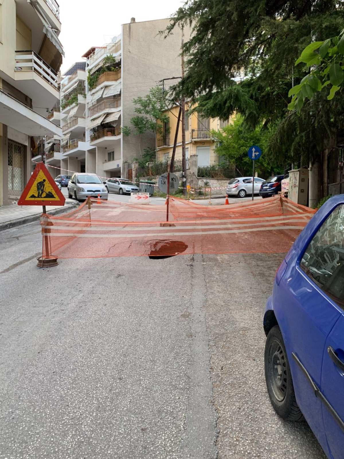 Τρύπα στη μέση του δρόμου στην οδό Μαν. Ανδρόνικου • Serres24
